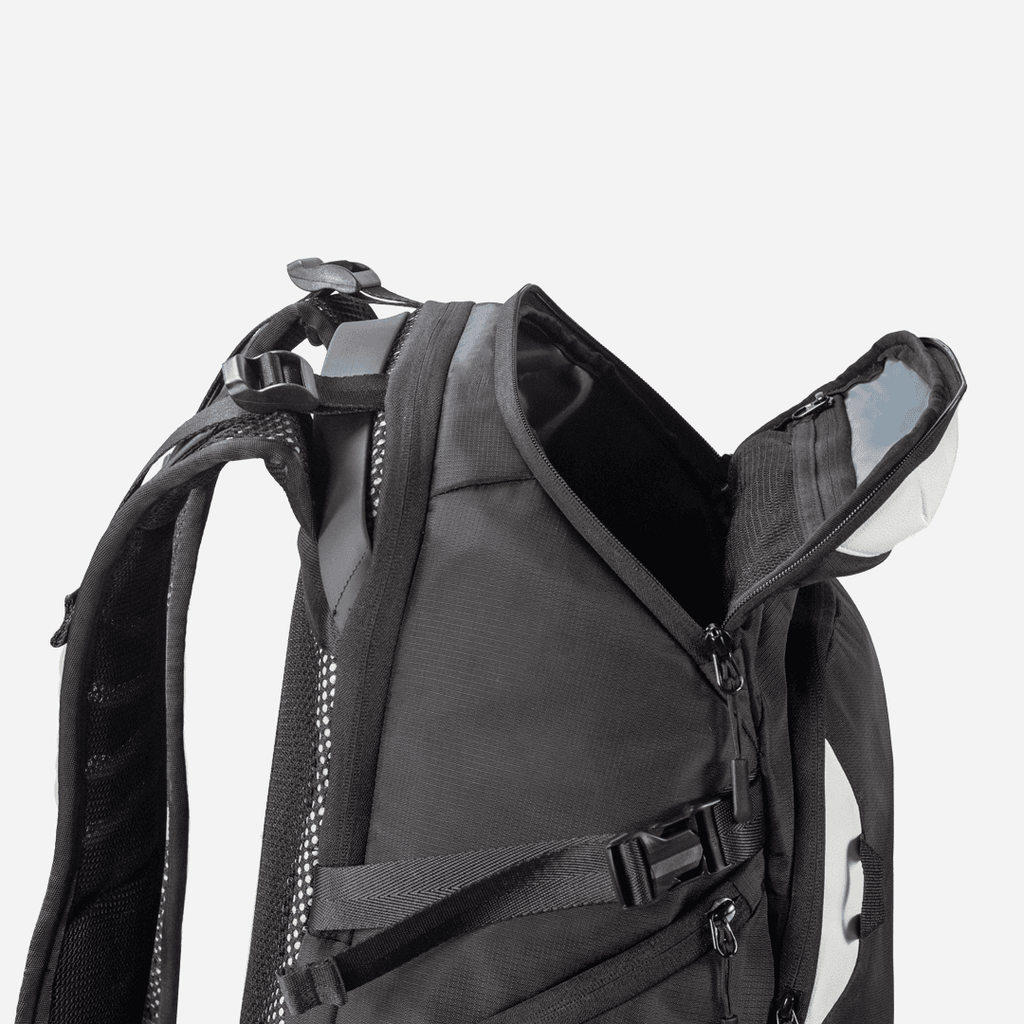CARBONADO Beetle Backpack (Black)– Moto Central